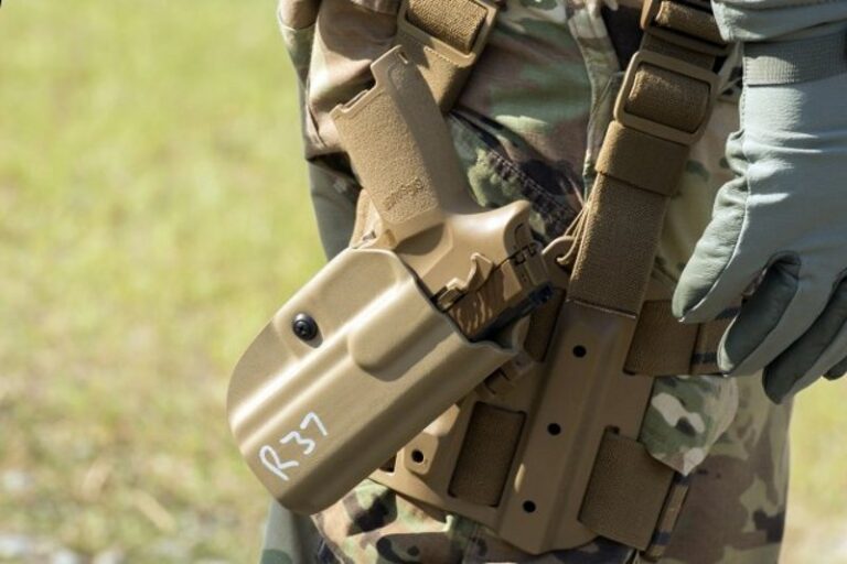US Army fields M17 and M18 modular handgun systems to USAMPS